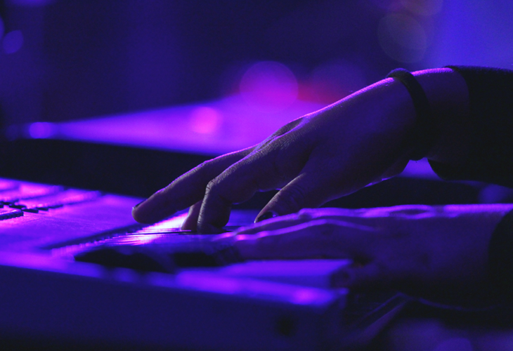 【音楽ビジネス】作曲の仕事がしたいけど、事務所に所属した方がいいのでしょうか？ – OTO×NOMA